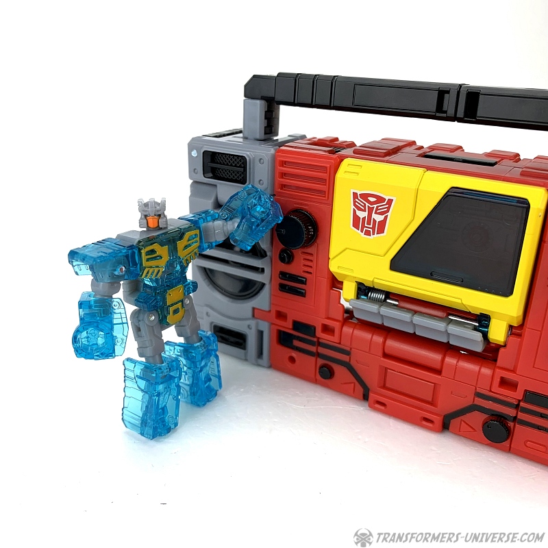 Legacy Blaster - Transformers Universe