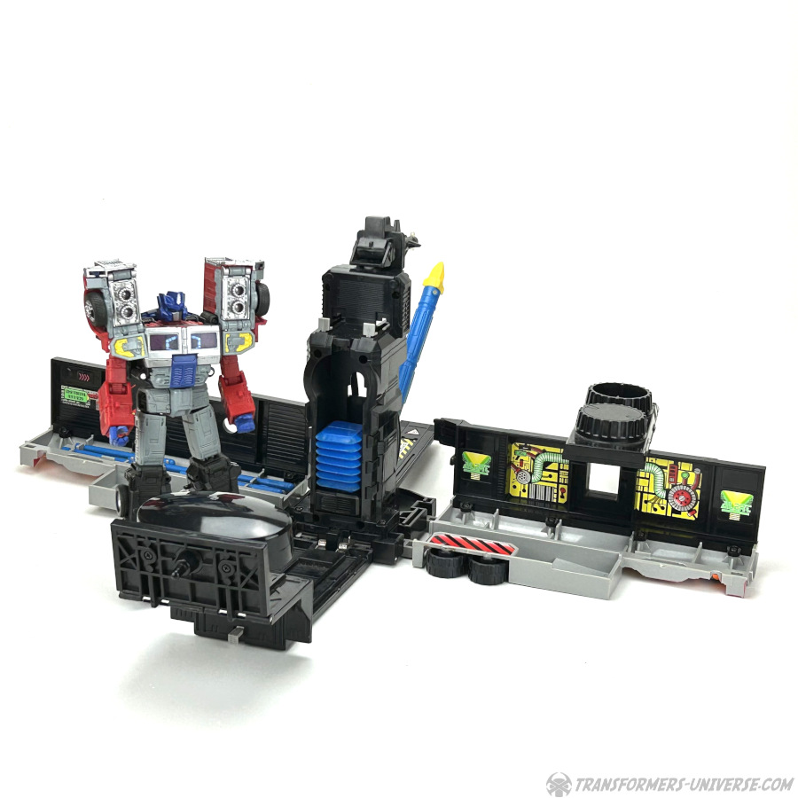 Legacy Laser Optimus Prime - Transformers Universe